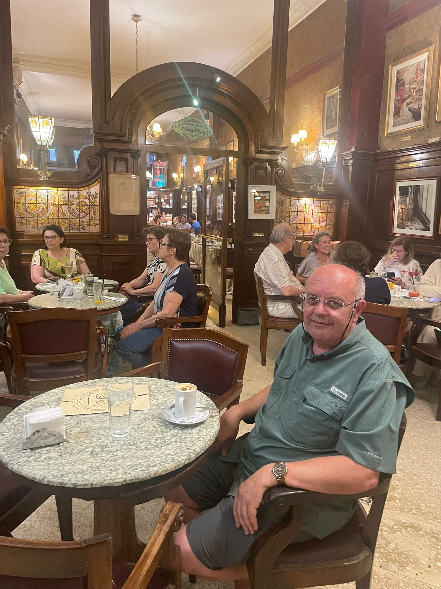 El café del archivero en el Tortoni | Sociedad Perriniana de Corao